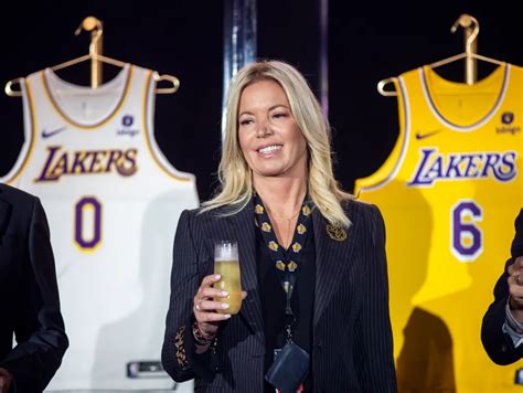 Ex La Lakers Owner Jeanie Buss Releases Urgent Statement Over Lebron