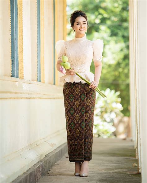 ថ្ងៃខួបកំណើត ឱក សុគន្ធកញ្ញា បន្តលើកសរសើរតែពីការលះបង់របស់ម្តាយ និងមិនរំលឹកពីឪពុកទេ សារព័ត៌មាន