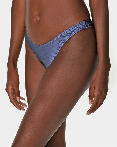 Riachuelo Biquíni Calcinha String em Malha Canelada Metalizada Amarelo Ouro Dript by Riachuelo