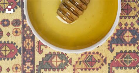 실버 포크가 있는 노란색 세라믹 그릇 사진 Unsplash의 무료 음식 이미지