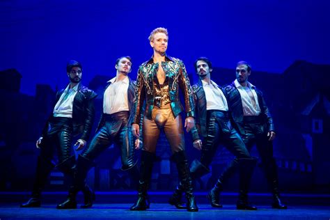 Adam Pascal — Artists And Beyond