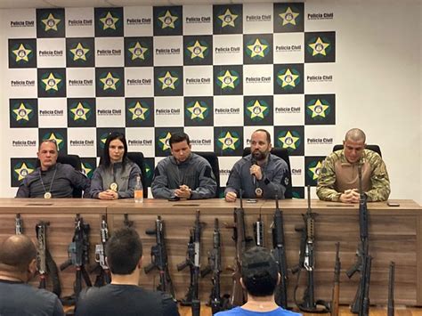 Polícia apreende em Nova Iguaçu arsenal que seria da milícia liderada por Danilo Tandera