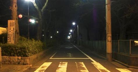 深夜の帰り道、突然話しかけてきた見知らぬ中年女性その真相に気付き膝から崩れ落ちた