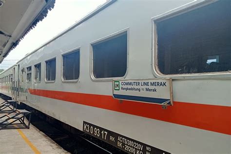Foto Pengalaman Naik Kereta Ke Merak Stasiun Di Ujung Barat Pulau