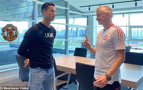 Cristiano Ronaldo Tells Ole Gunnar Solskjaer That Manchester United MUST Move The Ball Quicker