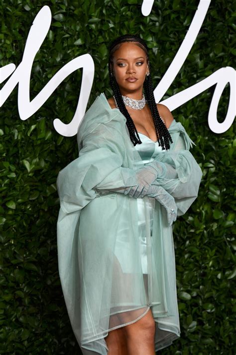 Rihanna Big Boobs In Cleavage At Fashion Awards In London Hot