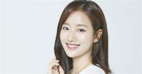 단독 이나은 동서식품 광고 중단