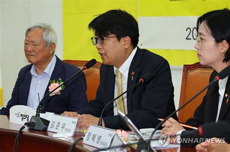 민주유공자법 제정 관련 간담회 연합뉴스
