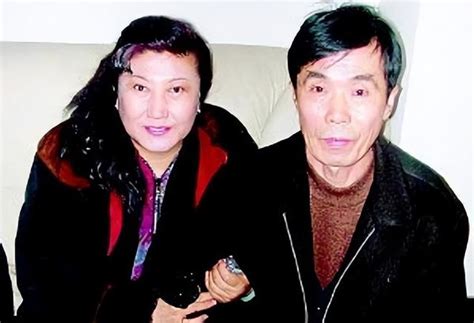 2005年高秀敏去世，何慶魁妻子張艷茹讓兒子為高秀敏披麻戴孝 每日頭條
