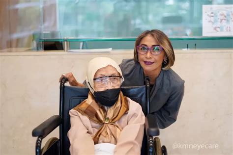 Kesaksian Trie Utami Memilih KMN EyeCare Saat Operasi Katarak Ibunda