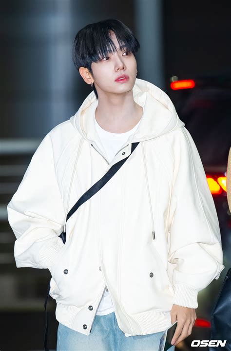 사진 보이넥스트도어 명재현 팬들을 향한 강렬한 눈빛