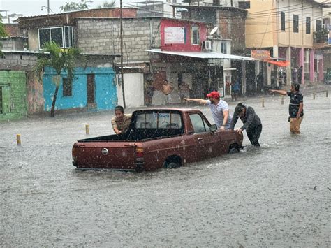 Fuerte E Intensa Lluvia Se Registra En Manta Centro