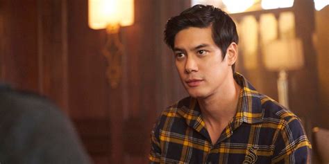 Legacies Ben Levin Previews How The Show Tackles His Werewolfs History