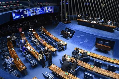 Senado adia votação de PEC que turbina auxílios e cria benefícios Metrópoles