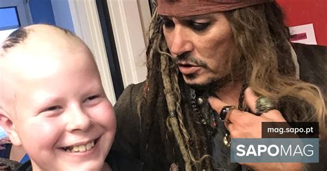 Johnny Depp Visitou Crianças Doentes Vestido De Jack Sparrow