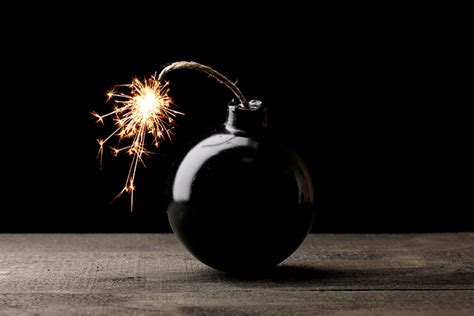 「爆弾」と「ダイナマイト」 の違いとは 違いがわかる事典