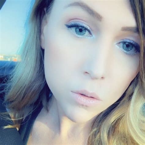 Nikki Jade Taylor Tran Selfies
