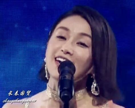 49岁日本女星酒井法子近照，沉寂多年后复出风韵犹存