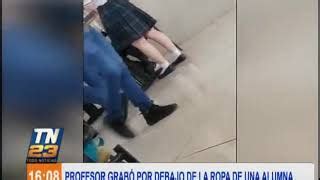 Frotándose por debajo de la faldita Telegraph