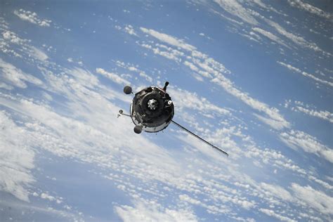 Elon Musk va aider une startup à diffuser de la publicité dans lespace