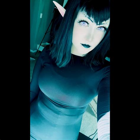 Your Goth Goddess Is Back 😏 Gothgothgirl Gothaesthetic
