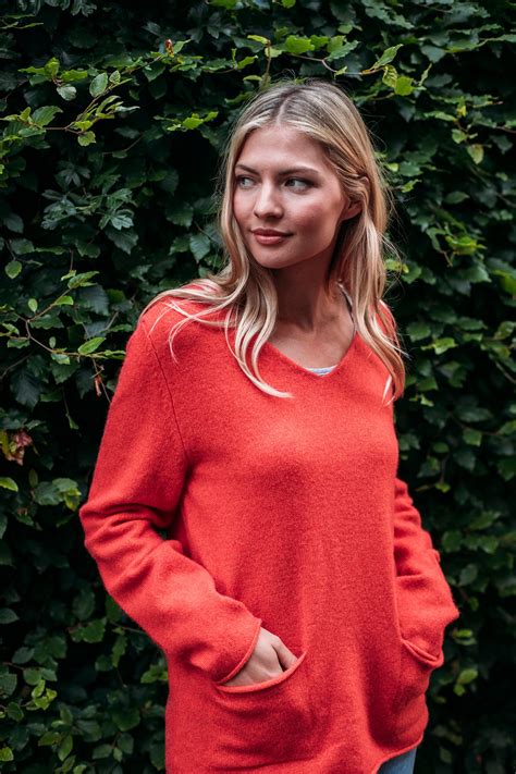 Eribé Corry V Neck Pocket Sweater Inferno Juniperhearth