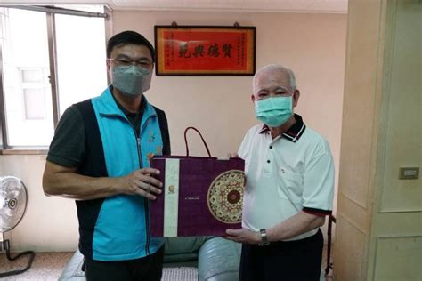 張傳鏞獲選模範父親 鹿港鎮長許志宏讚：實至名歸