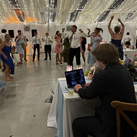 Did That Startup Founder Really Work Through His Wedding Wirefan