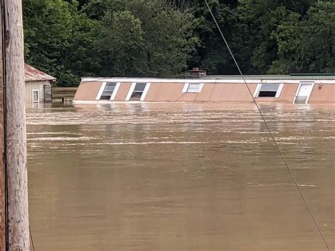 Las Inundaciones En Kentucky Provocaron Al Menos 25 Muertes