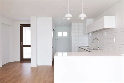 미니멀한 24평 화이트 우드 인테리어 남운진주맨션 라이프스타일 슈퍼앱 오늘의집