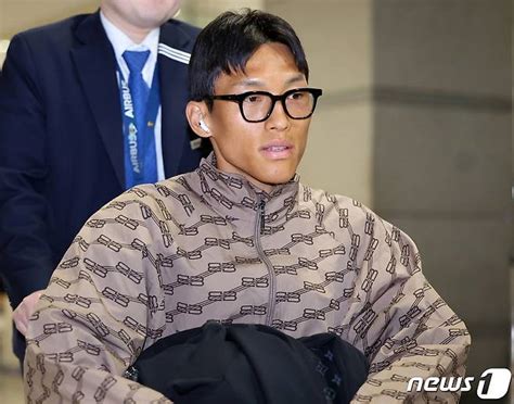 불의의 부상 김승규 아쉬운 표정으로 귀국