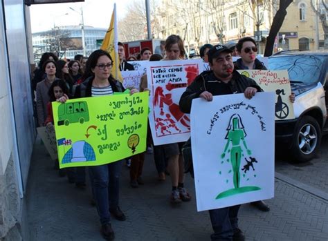 სარვამარტო მსვლელობა ქალების შრომითი უფლებების დაცვის მოთხოვნით [ფოტო] Netgazeti • ქალთა