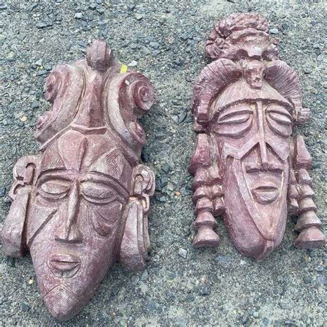 2 Lg Molded Ethnographic Wall Busts Dixons Auction At Crumpton