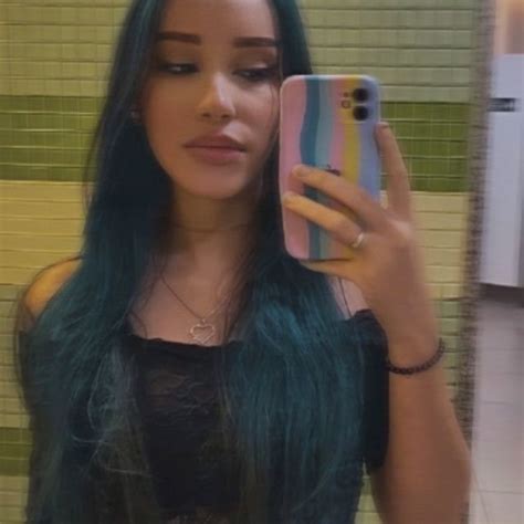 𝑳𝒖𝒂𝒓𝒂 𝑶𝒍𝒊𝒗𝒆𝒊𝒓𝒂 🌙 Lua4 • Threads Say More