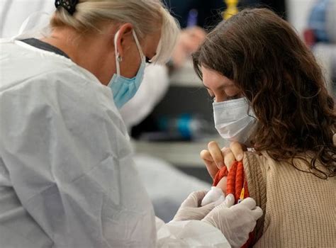 Vaccine Targeting Multiple Variants Could Stop Covid ‘in Its Tracks