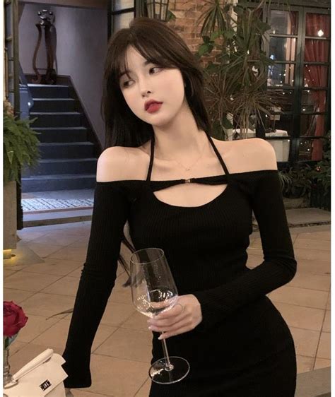 가슴트임 오프숄더 홀터넥 블랙 긴팔 랩 스커트 슬림 니트 원피스 드레스 연말룩 파티룩 102342