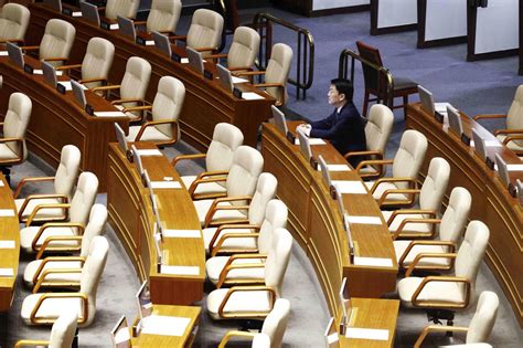 Südkorea Abstimmung Gescheitert Präsident Yoon Entgeht Suspendierung