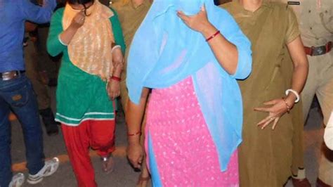 Sex Racket Busted 21 Girls Among 35 Arrested In Indore स्पा सेंटर की