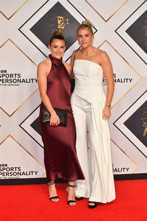 Lionesses Ella Toone And Alessia Russo Play Knowing Me Knowing You