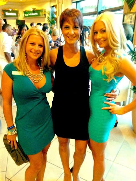 3 Milfs Rtightdresses