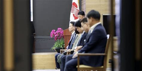 정치인 출신 첫 한전 사장 김동철 정부 재정난에 한전 살리기 험로 예상