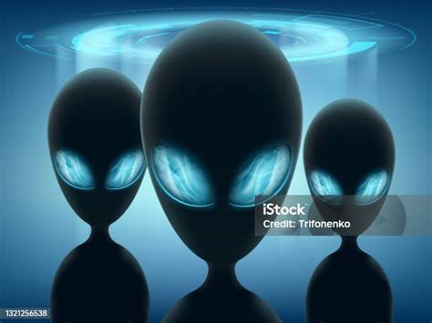 외계인은 빛나는 Ufo의 배경에 서 사람 같은 얼굴에 대한 스톡 벡터 아트 및 기타 이미지 사람 같은 얼굴 외계인