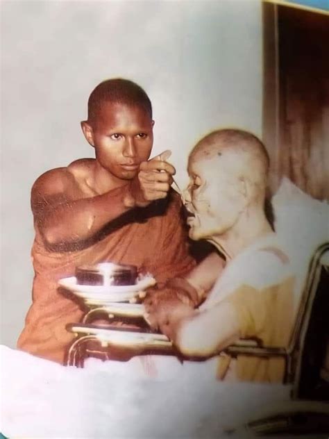 รักษ์ หลวงพ่อเยื้อน ขันติพโล ความว่างหลวงปู่ดูลย์ หลวงปู่ดูลย์ท่านมีกระจกบานหนึ่งอยู่ในห้อง