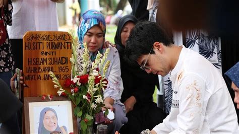 Potret Luna Maya Yang Berduka Melayat Ibunda Maxime Bouttier Citizen6