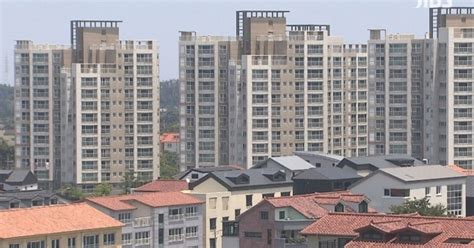 수도권 집값 “또 오르나” 지방 대출 규제로 “끝없이 하락”