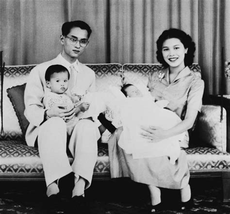 วันเฉลิมฯ สมเด็จพระพันปีหลวง พระบรมฉายาลักษณ์สายใยพระราชชนนี รัชกาลที่