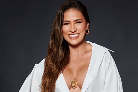 Simone Mendes lança oficialmente a carreira solo em festival OFuxico