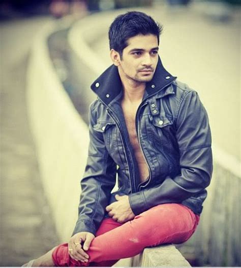 Shirtless Bollywood Men Vishal Singh