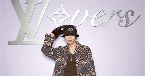방탄소년단 Bts 제이홉 파리 패션위크 빛낸 활약···퍼렐 윌리엄스 신곡 ‘lv Bag 가창 깜짝 참여