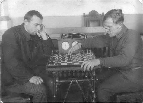 Иркутские шахматисты на довоенном снимке.
